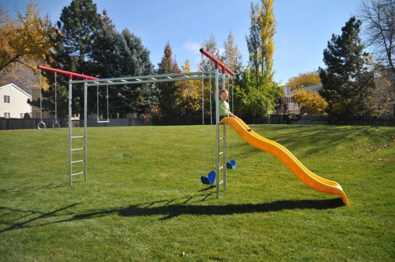 Monkey Bar T-Swing - American Playground